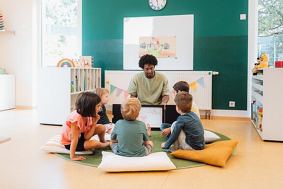 Lesen für alle – Vorlesen, Spenden, Chancen schaffen: Stiftung Lesen